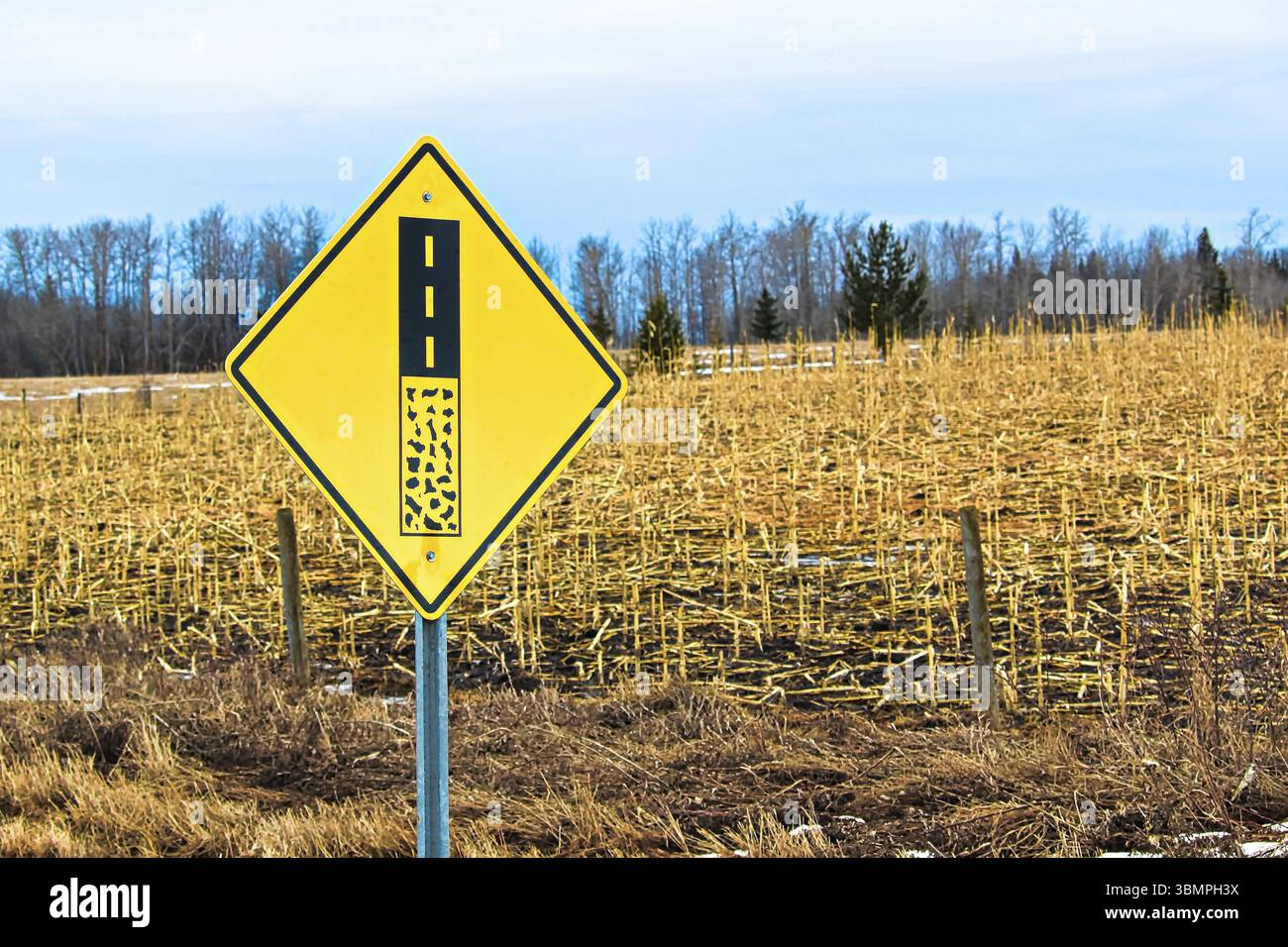 End road sign in hi-res stock photography and images - Alamy