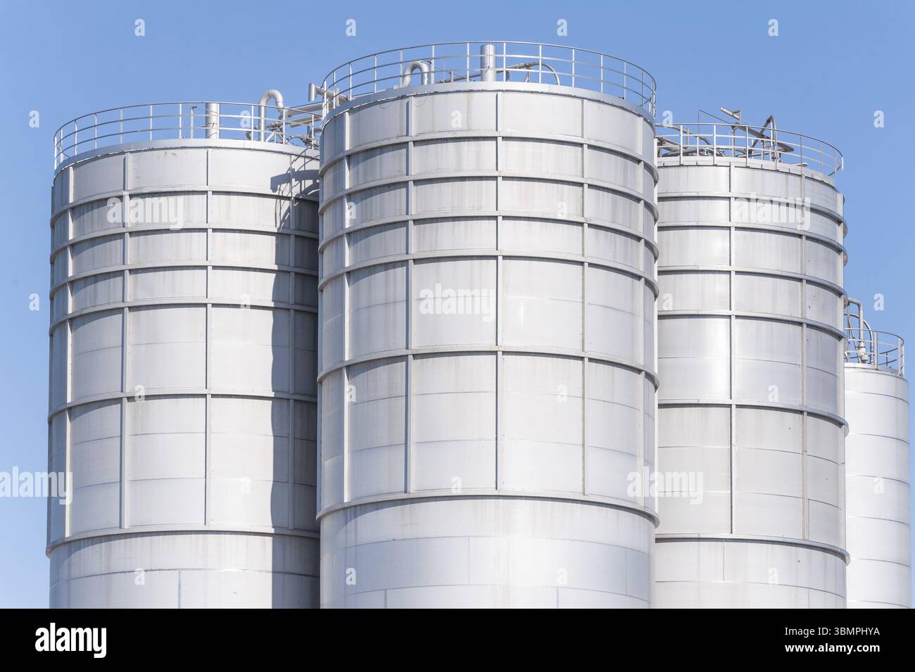 Detail of chemical plant, silos and pipes Stock Photo - Alamy