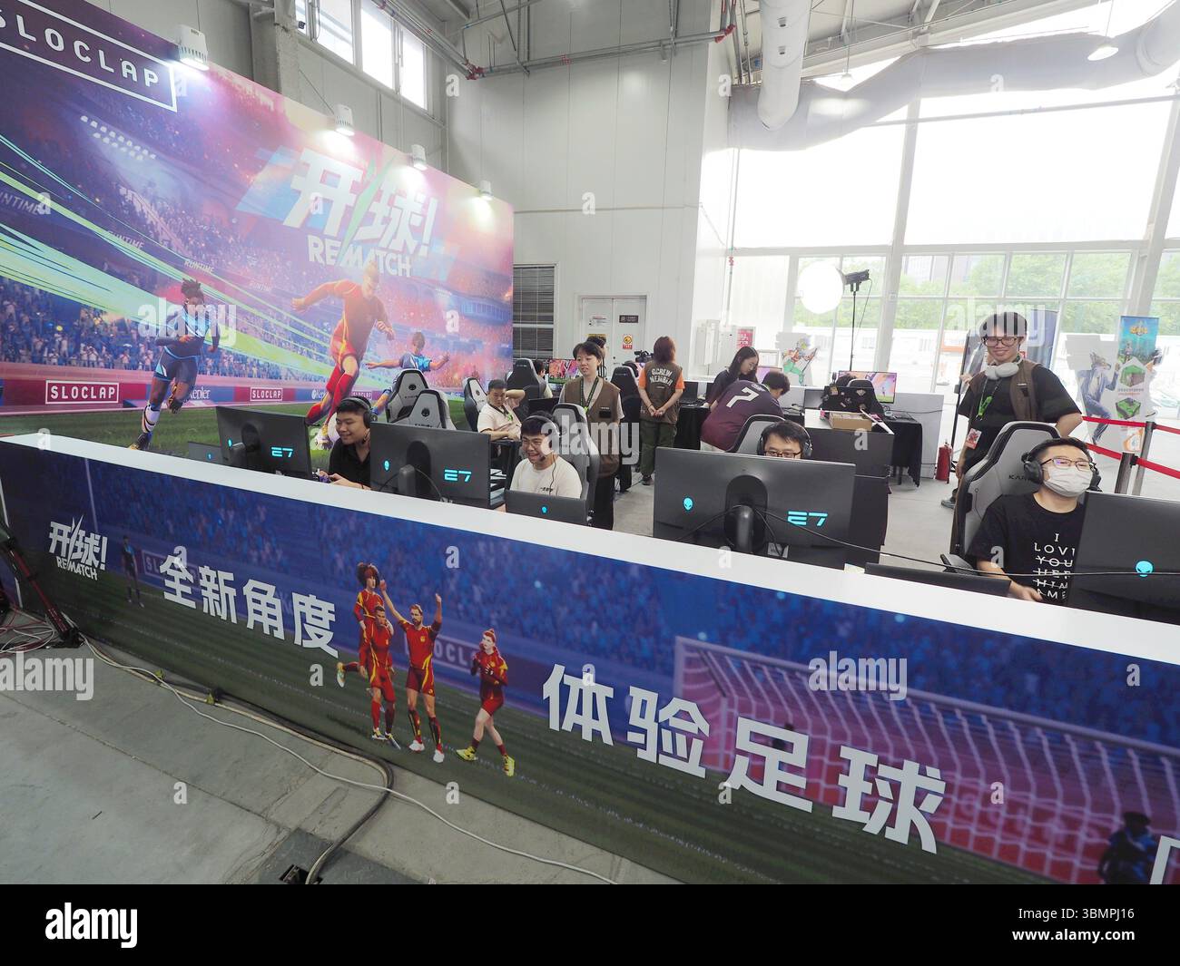 BEIJING, CHINA - JUNE 28, 2025 - Audiences are experiencing e-sports ...