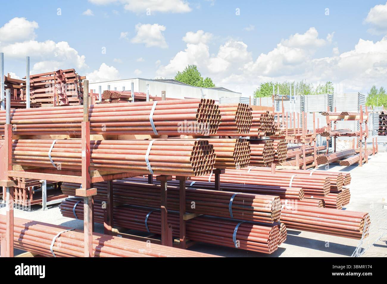Stack of steel pipes for scaffolding in stock Stock Photo - Alamy