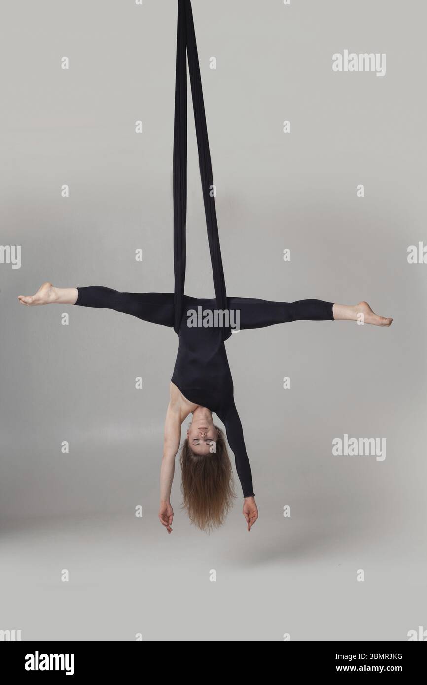 Hanged woman hi-res stock photography and images - Alamy