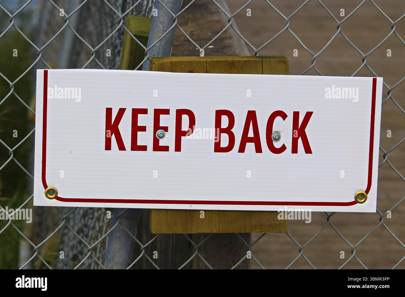 Sign cut in half hi-res stock photography and images - Alamy