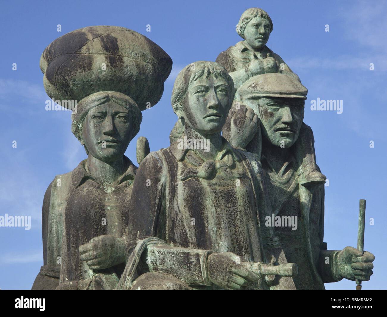 Bronze statue commemorating the irish diaspora, forced to leave Ireland ...