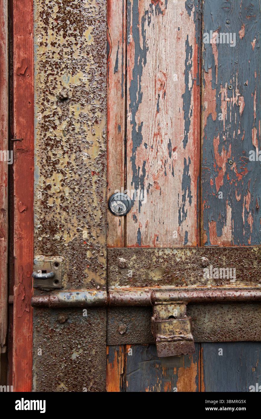 Old bolt and texture of wood and rust Stock Photo - Alamy
