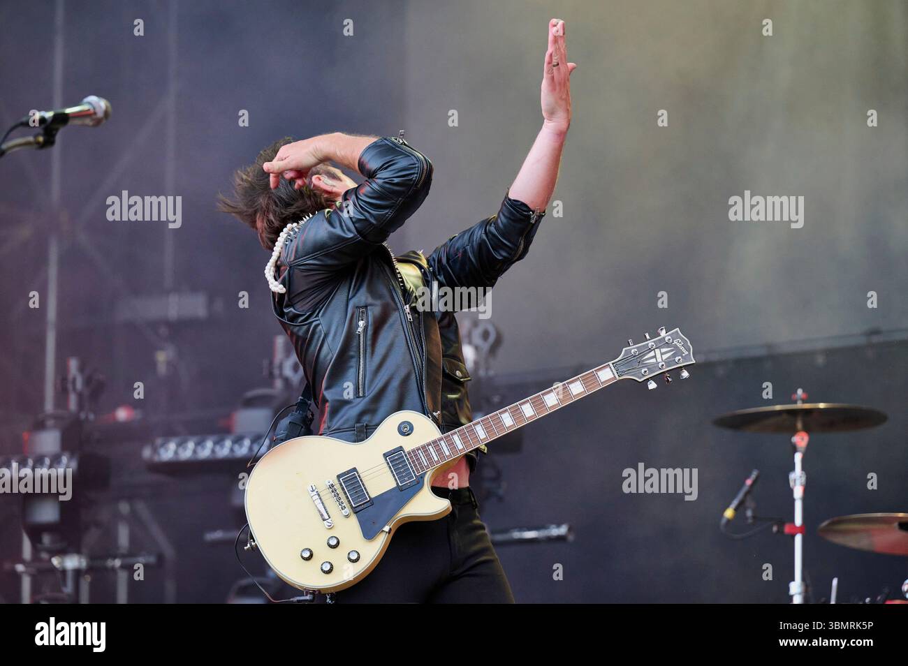 Adam Grahn von Royal Republic live auf dem Summerside Festival 2025 ...