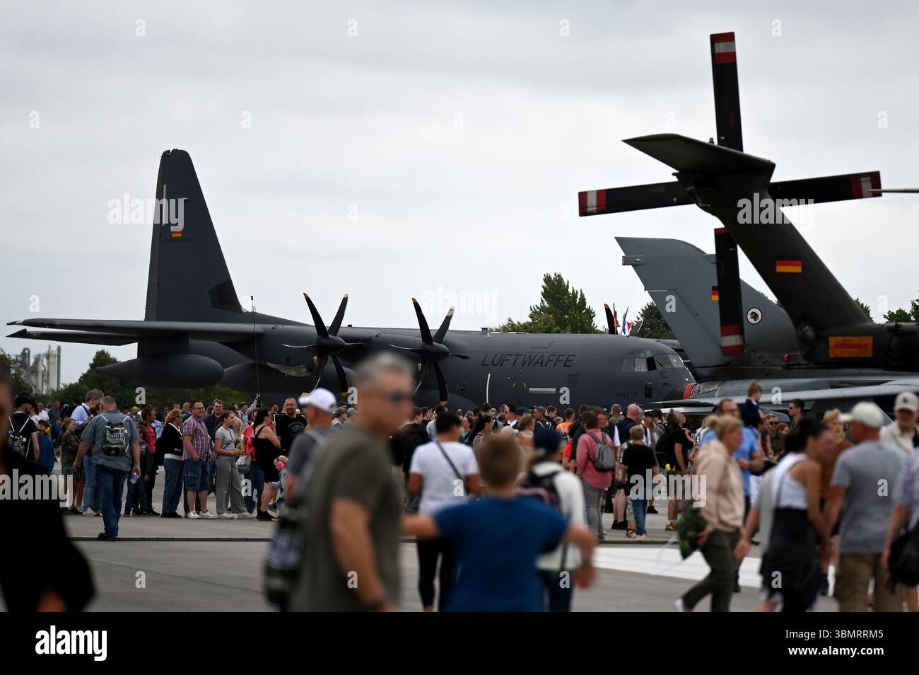Jagel, Germany. 28th June, 2025. Visitors walk through a Bundeswehr ...