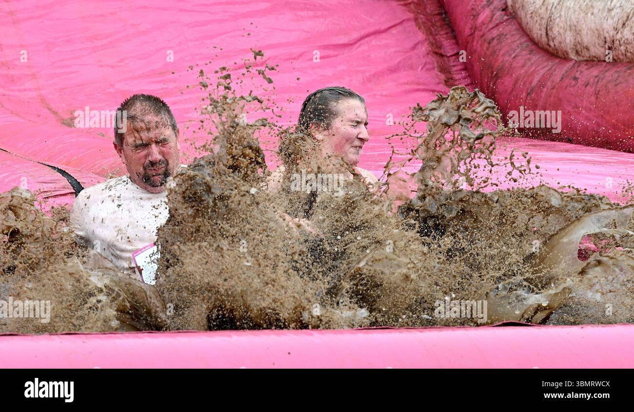 Brighton UK 28th June 2025 - Hundreds of runners take part in the ...