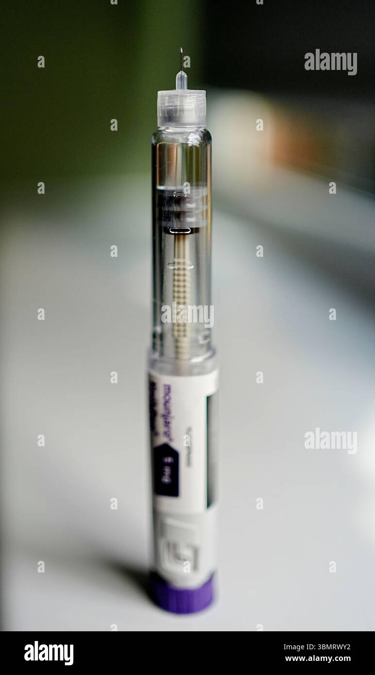 A 5 mg Mounjaro KwikPen injection Stock Photo - Alamy