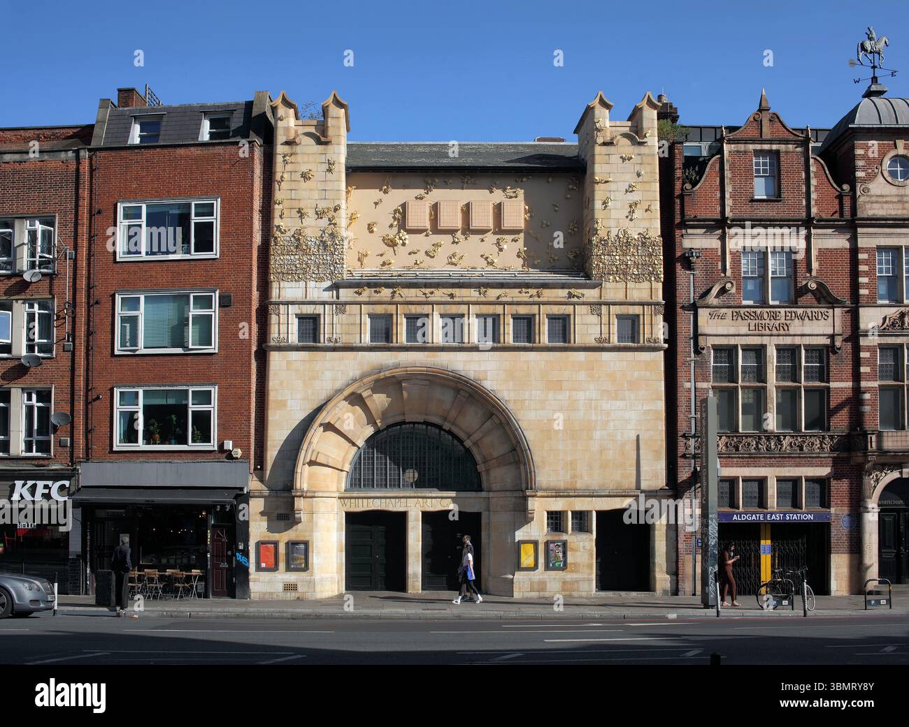 The Whitechapel Gallery, Whitechapel High Street, London Stock Photo ...