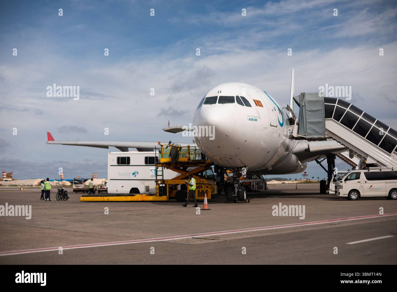 Working jet engine in international hi-res stock photography and images ...