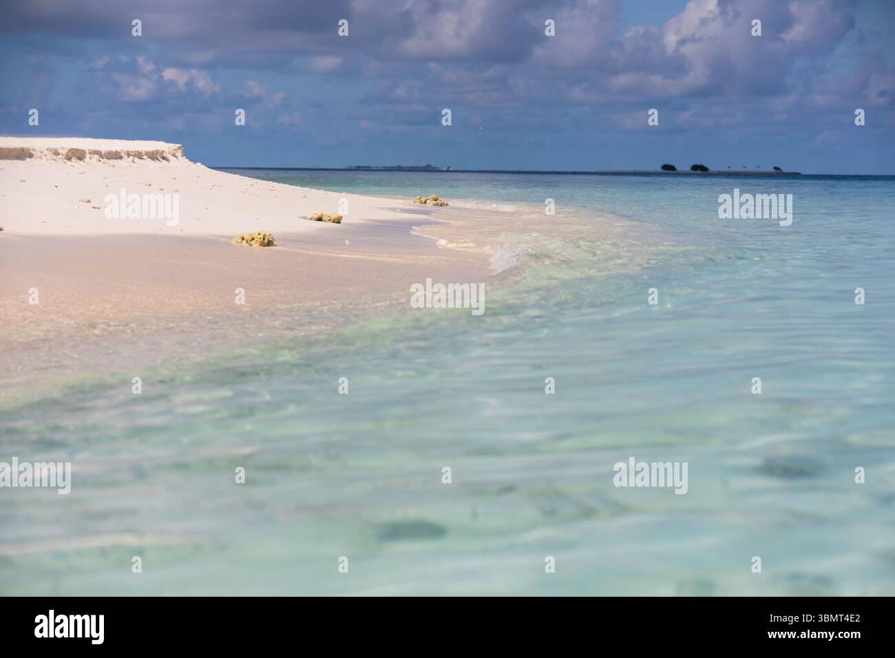 Peaceful White Sand Beach in the Maldives With Shallow Clear Water and ...