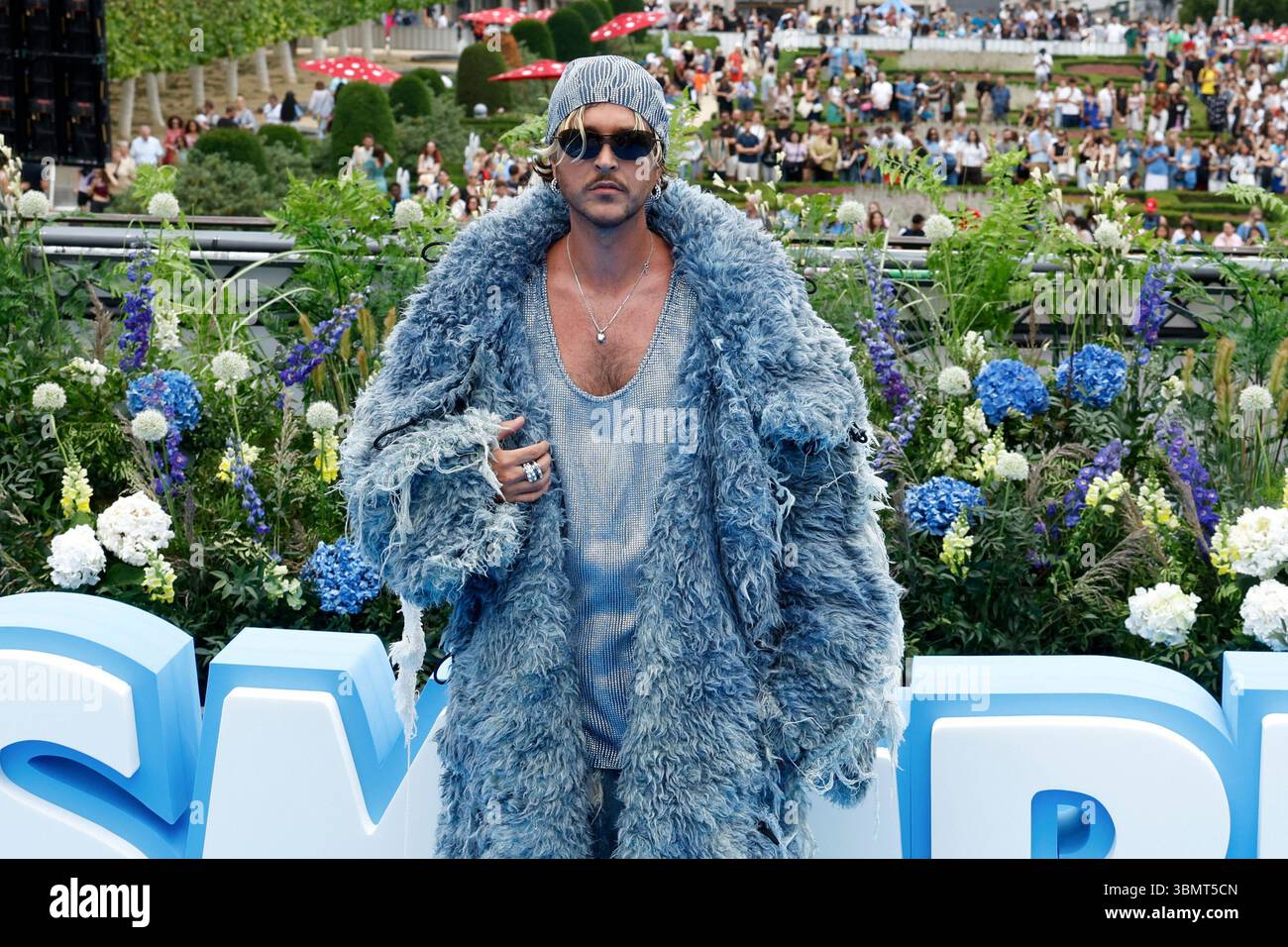Oscar and the Wolf poses for photographers upon arrival at the world ...