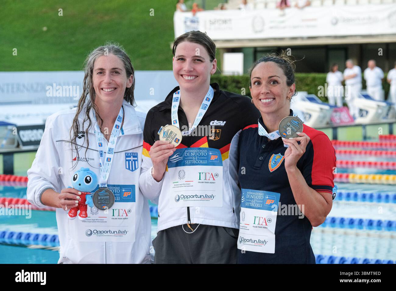 Angelina Köhler of Germany (C), Anna Ntountounaki of Grreece (L) and ...