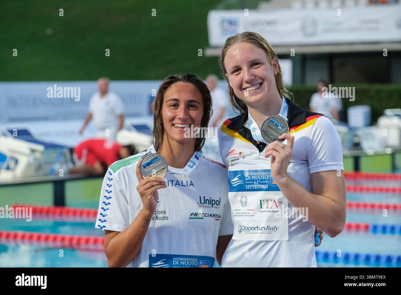 Simona Quadarella of Italy, Isabel Marie Gose of Germany and Veronica ...