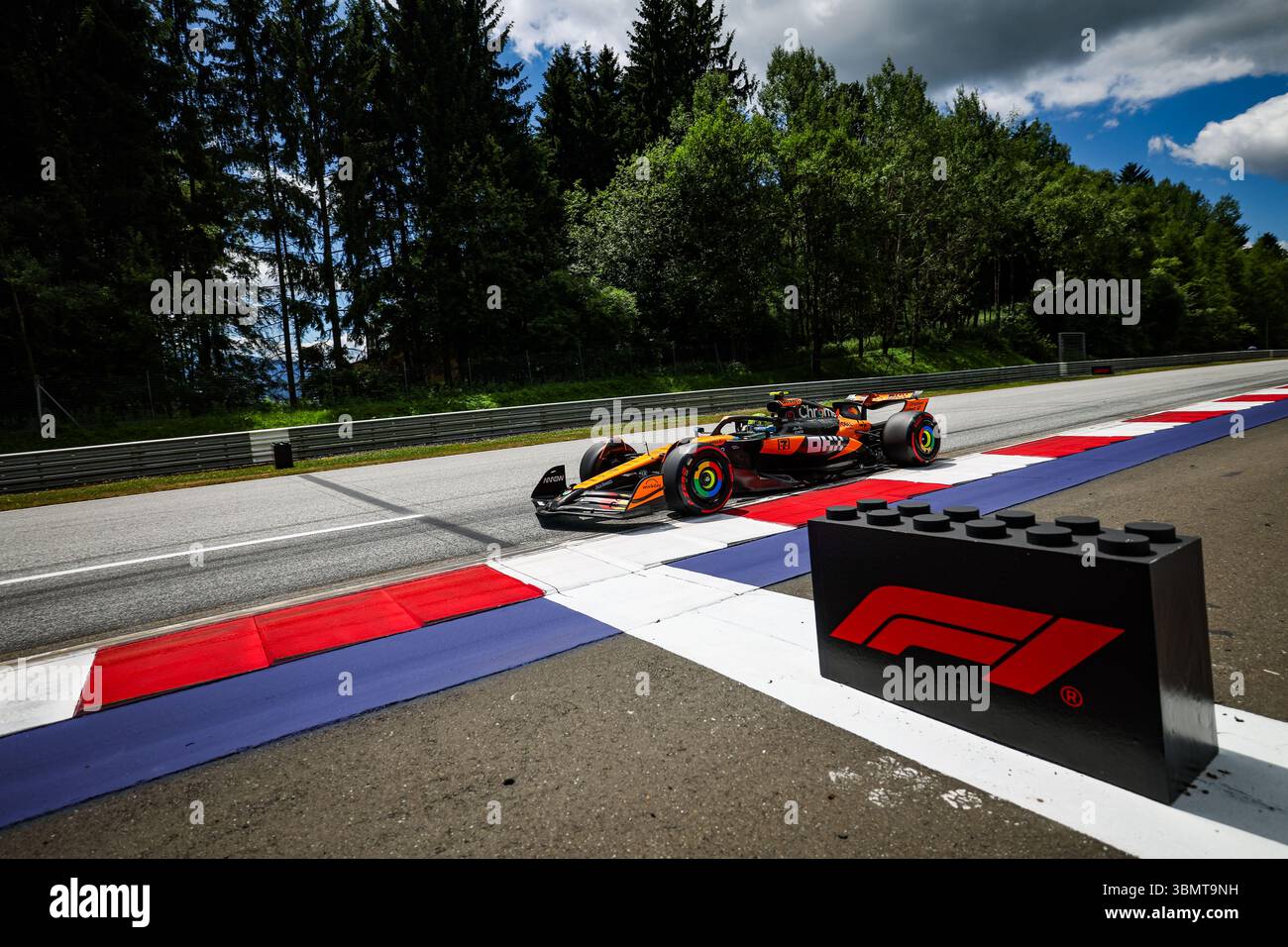 04 NORRIS Lando (gbr), McLaren F1 Team MCL39, action Lego brick brake ...