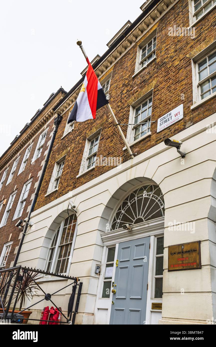 The embassy of egypt in south street hi-res stock photography and ...