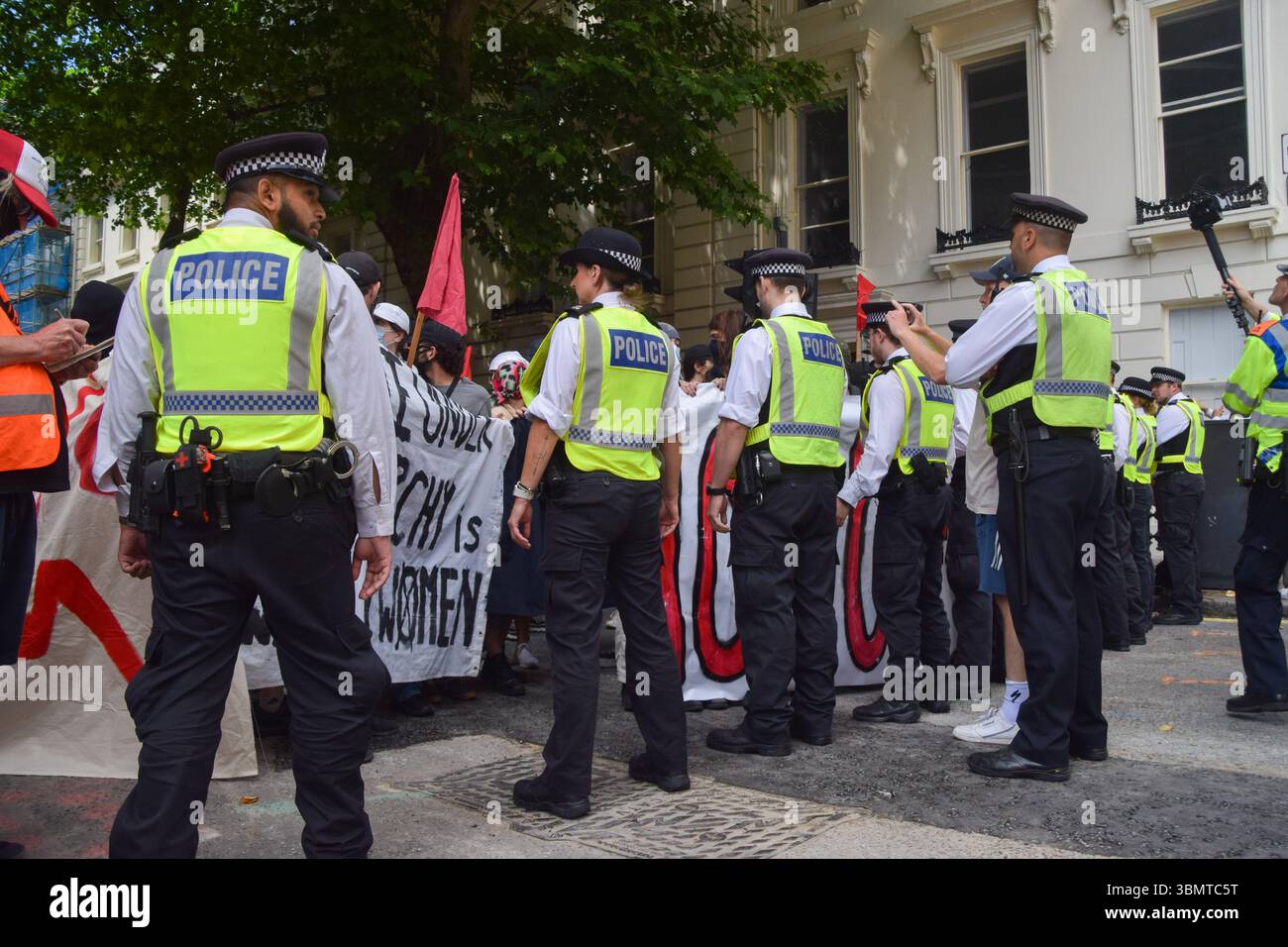 London, UK. 28th June 2025. Police officers push anti-fascist counter ...