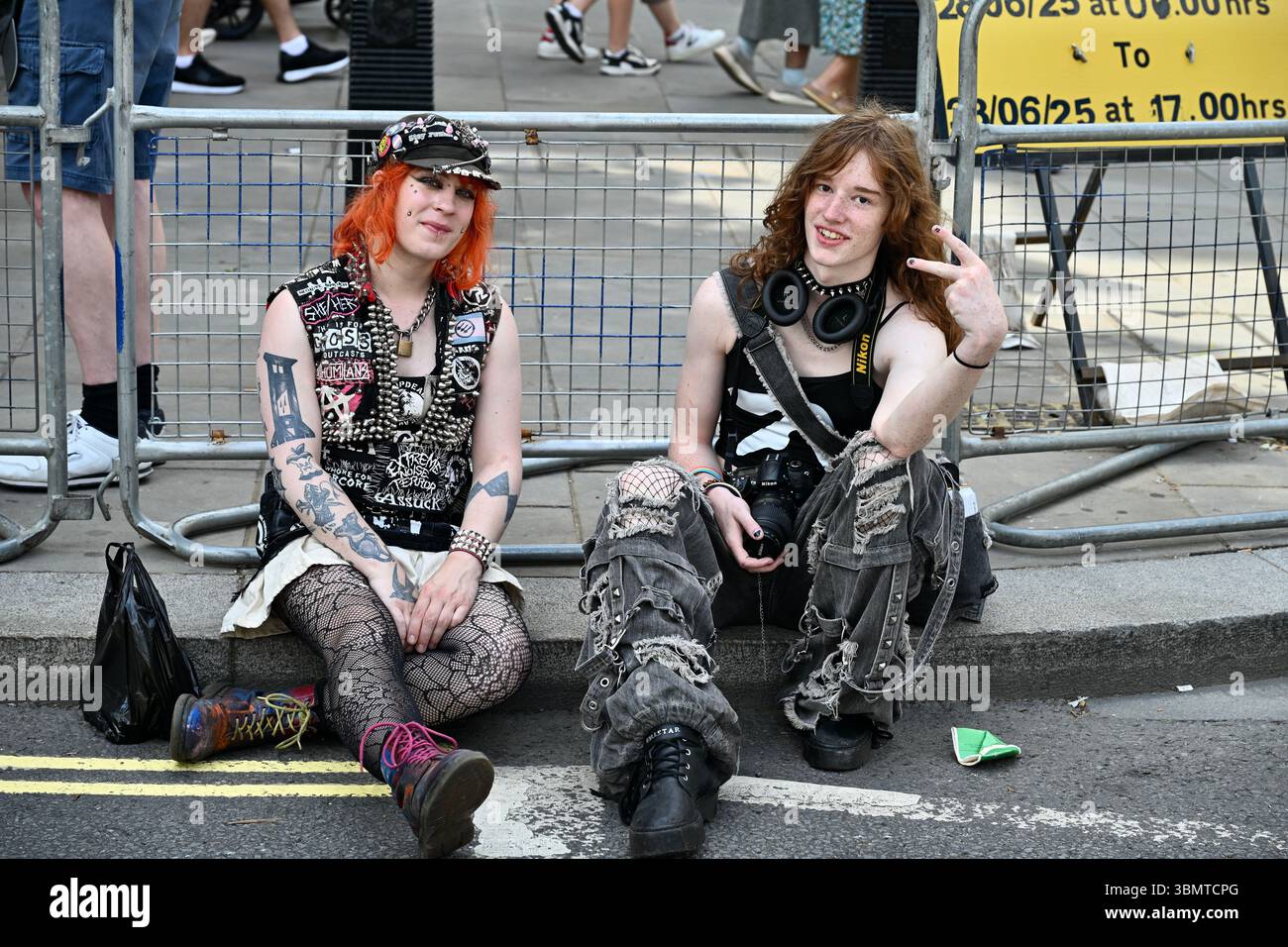 London, UK. 28th June 2025. Stand Up To Racism counter protest against ...