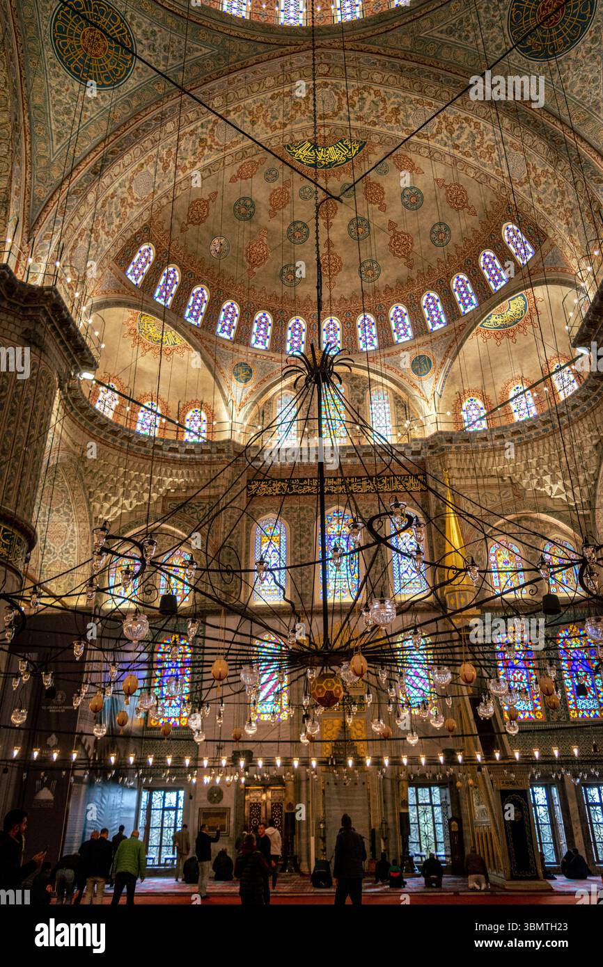 People pray inside blue hi-res stock photography and images - Alamy