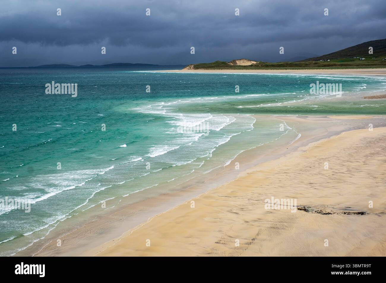 Beautiful white sandy beach of Seilebost and Luskentyre, Isle of Harris ...