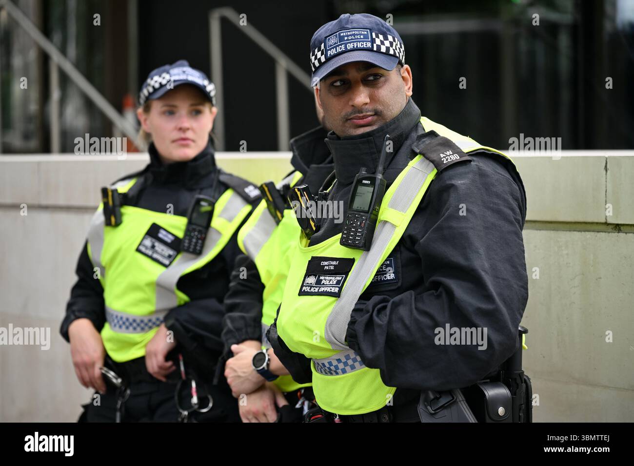Metropolitan Police Officers, New Scotland Yard, London, UK Stock Photo ...