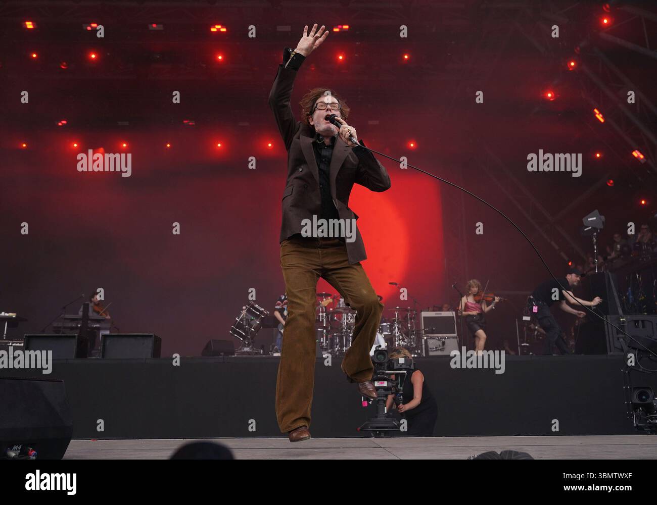 Pulp performing on the Pyramid Stage during the Glastonbury Festival at ...
