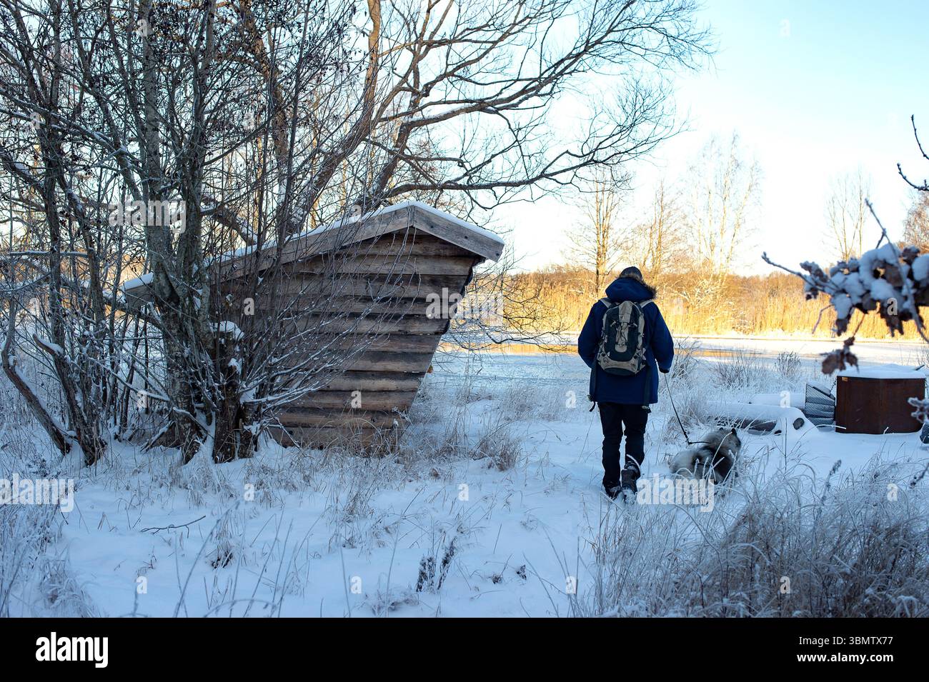 Man wind shelter hi-res stock photography and images - Alamy