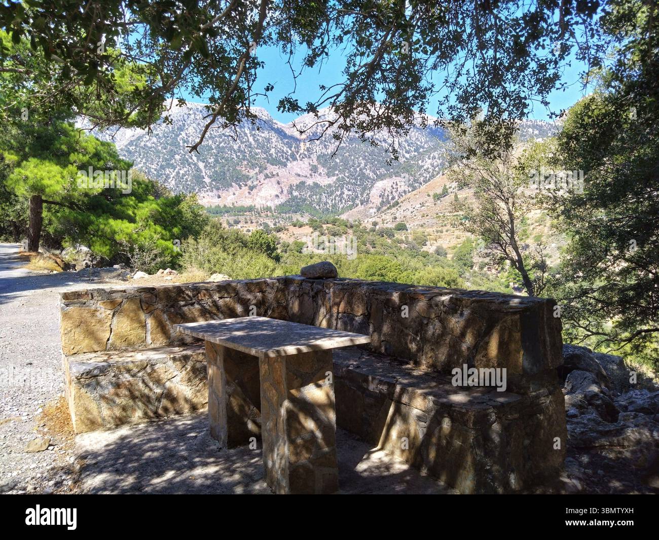 Retreat shade hi-res stock photography and images - Alamy