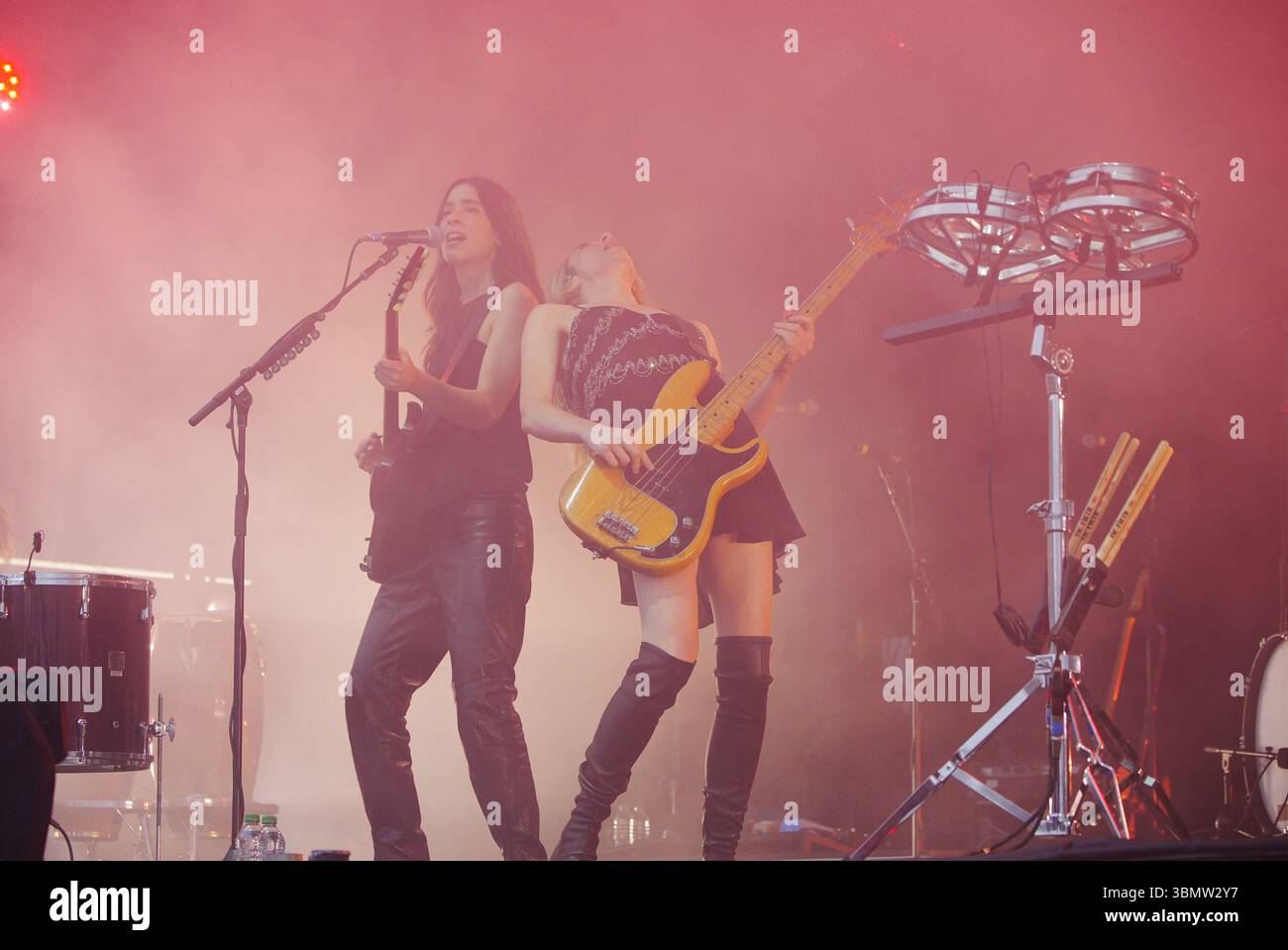 Haim performing on the Park Stage during the Glastonbury Festival at ...