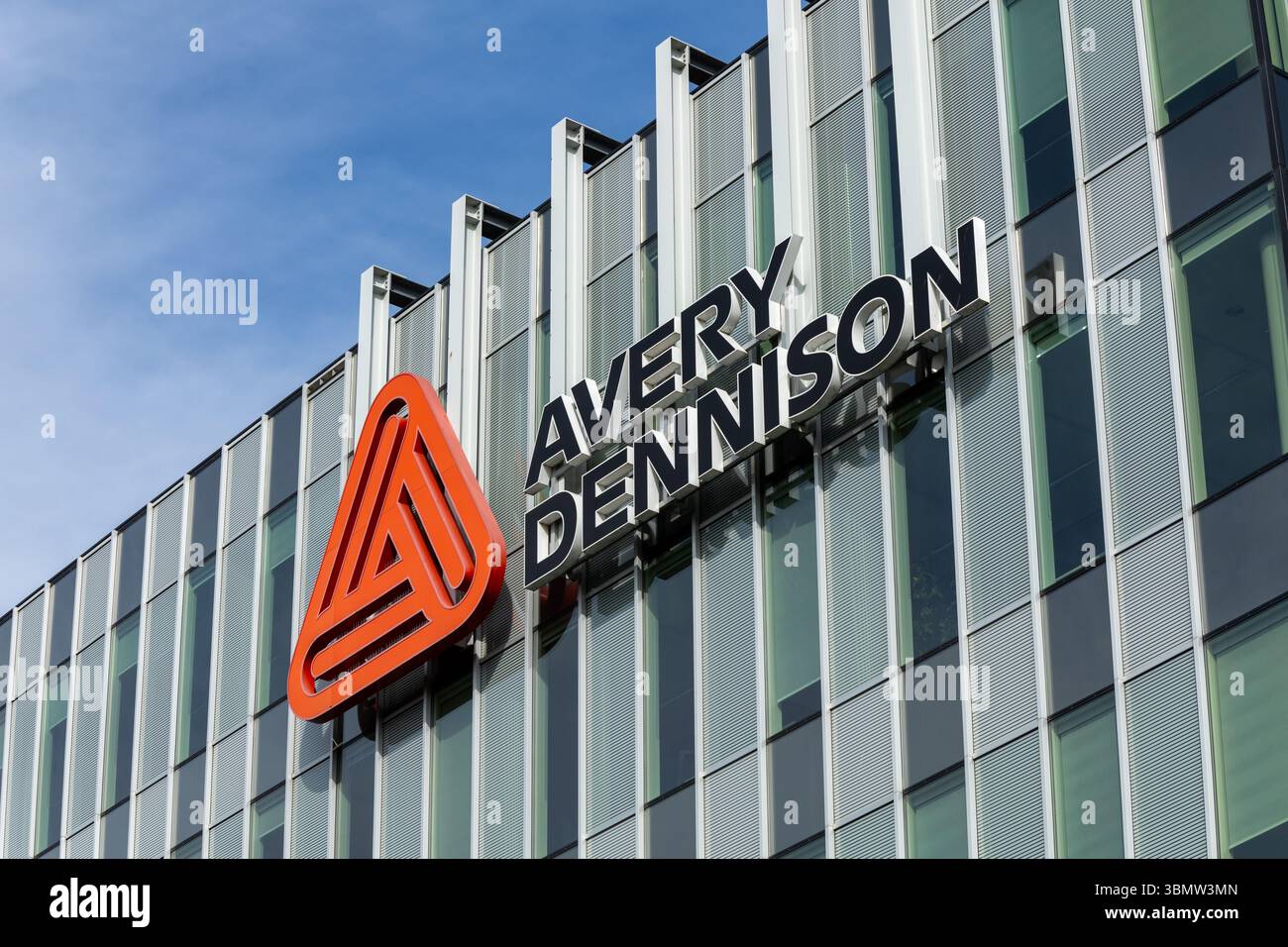 Stand out logo hi-res stock photography and images - Alamy