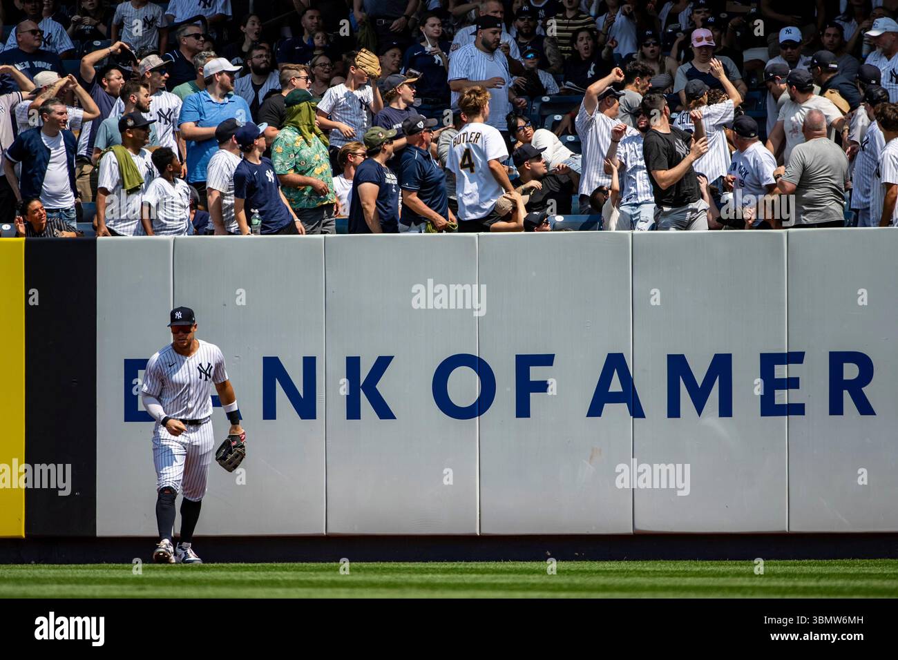 New York Yankees outfielder Aaron Judge (99) walks away after Athletics ...