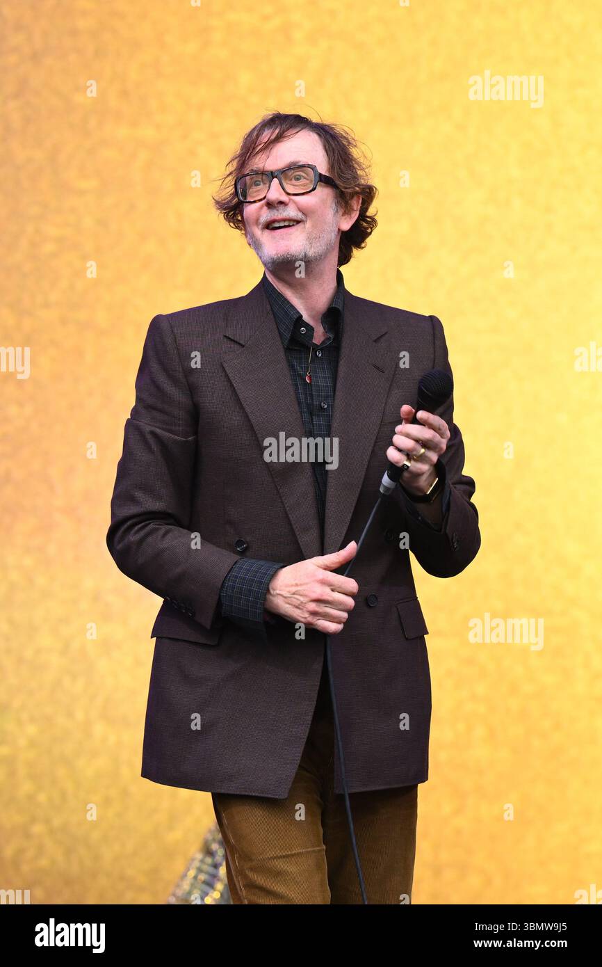 Somerset, UK. 28 June 2025. Jarvis Cocker of Pulp performing during the Glastonbury Festival at ...