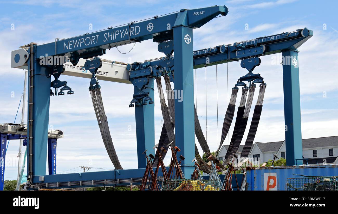 Yacht movingtravel lift hi-res stock photography and images - Alamy