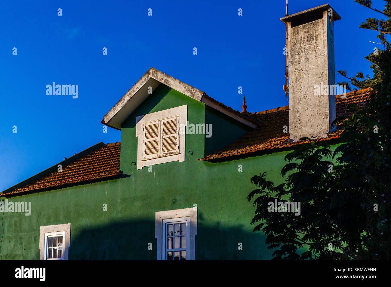 Prominent white window frames hi-res stock photography and images - Alamy