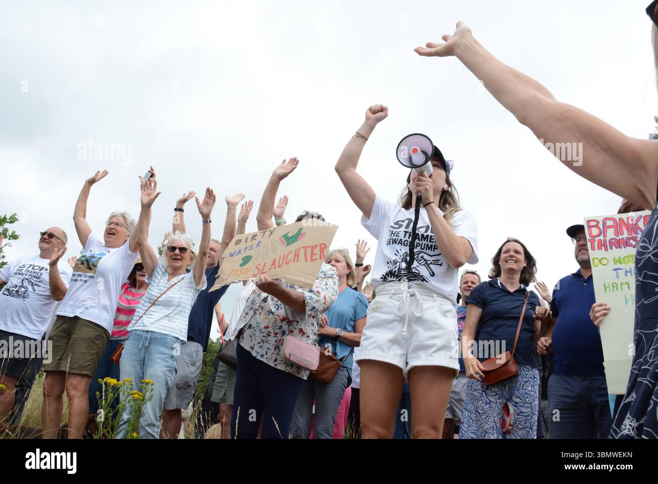 Save Our Lands and River (SOLAR) show of hands protest against the ...