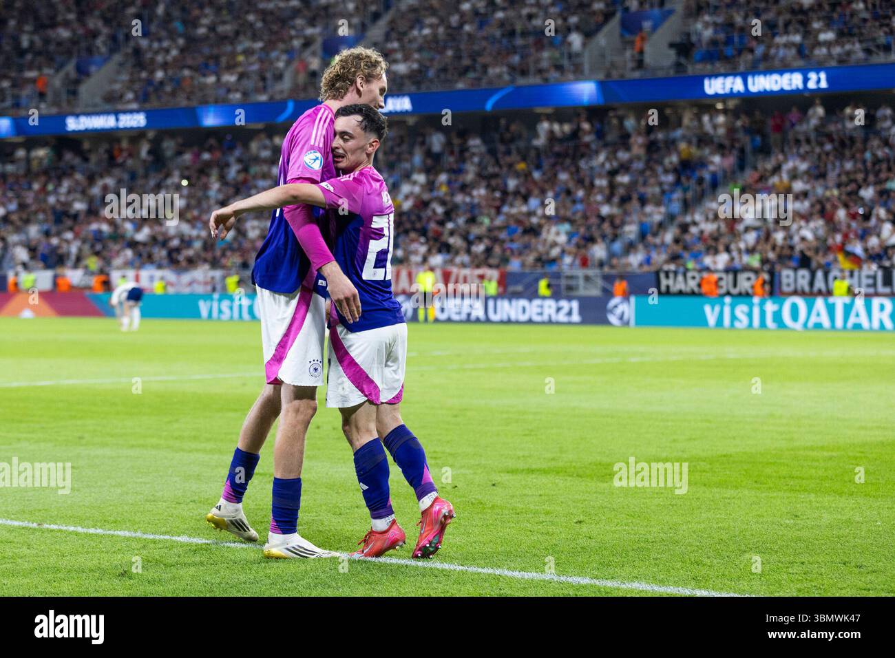 Nick Woltemade (Deutschland, 10) jubelt mit Paul Nebel (Deutschland, 20 ...