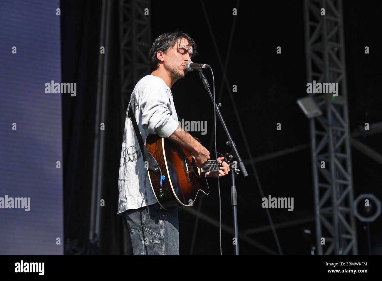 LONDON, ENGLAND - MAY 27: Alex G (Alexander Giannascoli) performing at ...