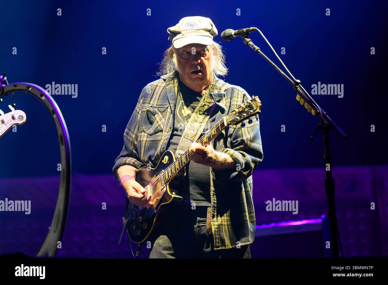 Neil young glastonbury 2025 hi-res stock photography and images - Alamy