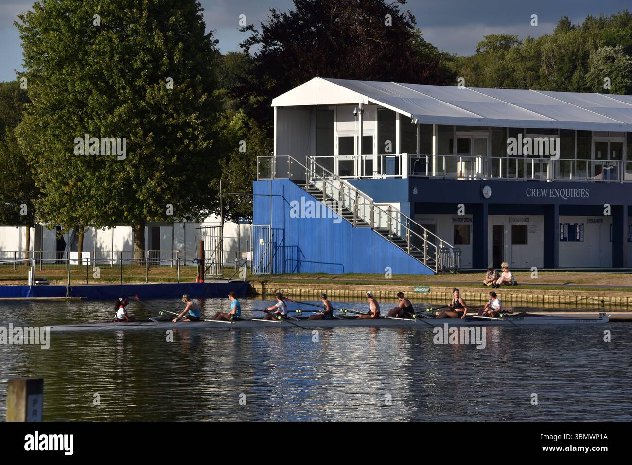 Henley-on-Thames, Oxfordshire, UK, 29th June 2025. A crew of rowers ...