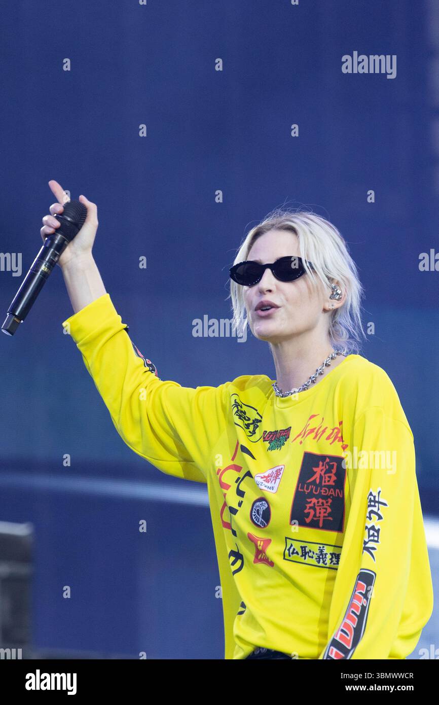 Emily armstrong linkin park hi-res stock photography and images - Alamy