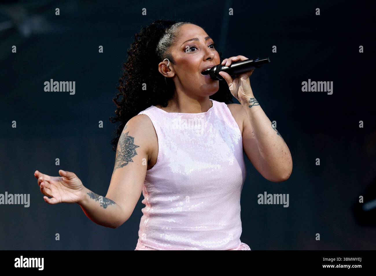 Sängerin Jessica Wahls von der Band No Angels beim Rainbow Festival am ...