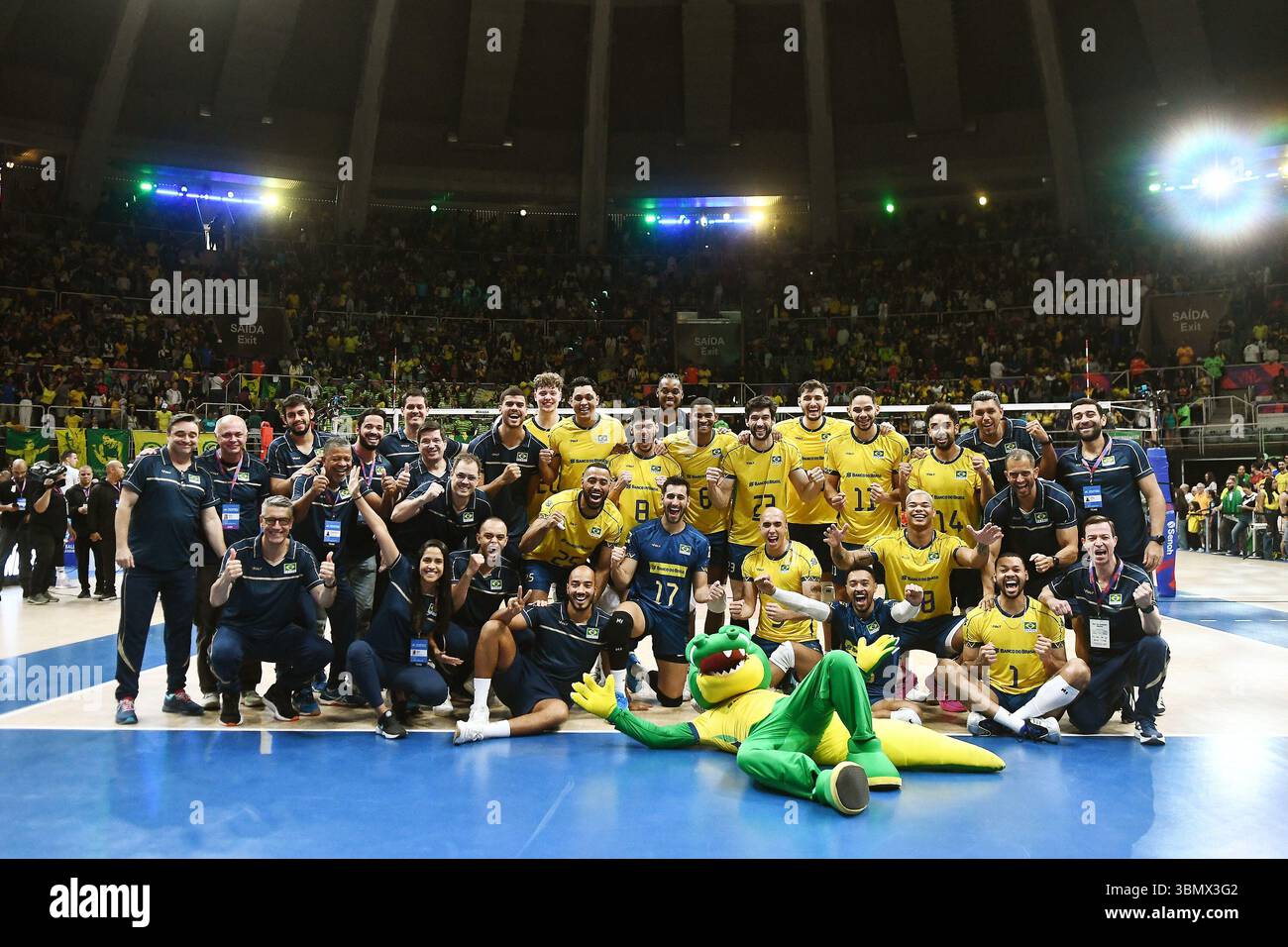 Quadra volei hi-res stock photography and images - Alamy