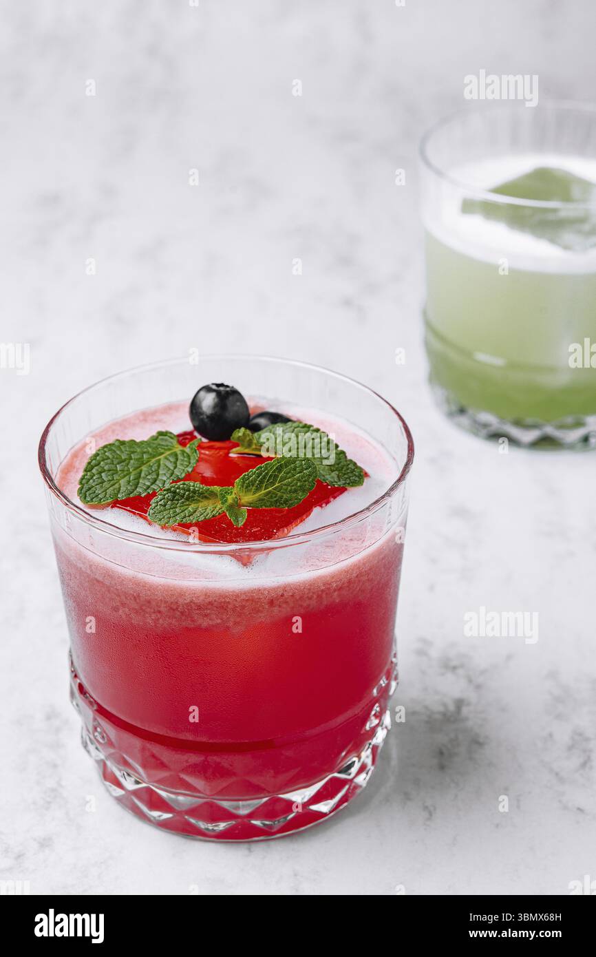 Cranberry boozy christmas cocktail ice hi-res stock photography and ...