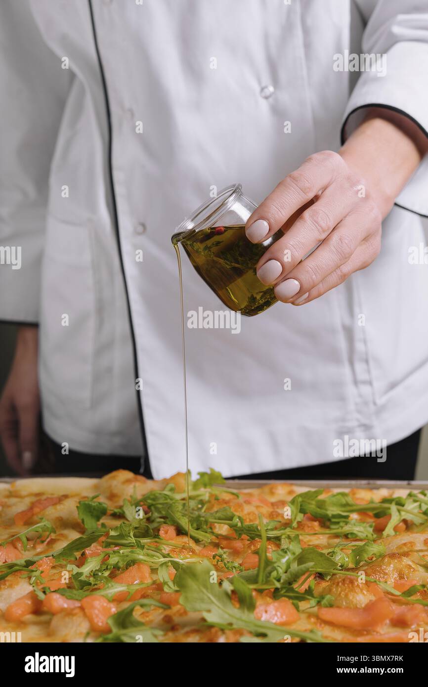 food still-life, Chef pouring olive oil on pizza Stock Photo - Alamy