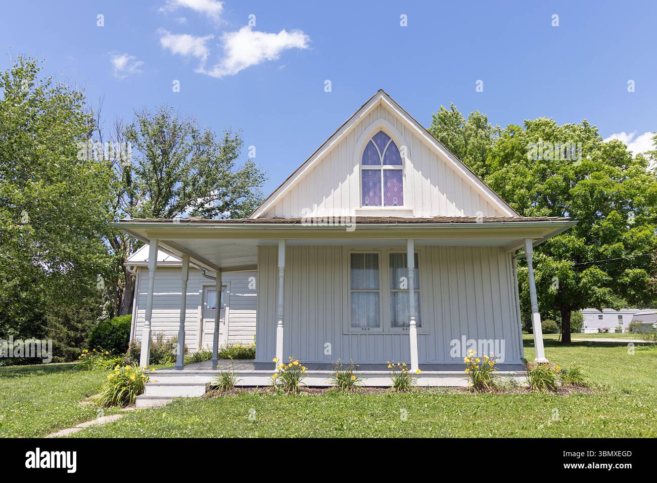The American Gothic House was featured in the Grant Wood painting ...