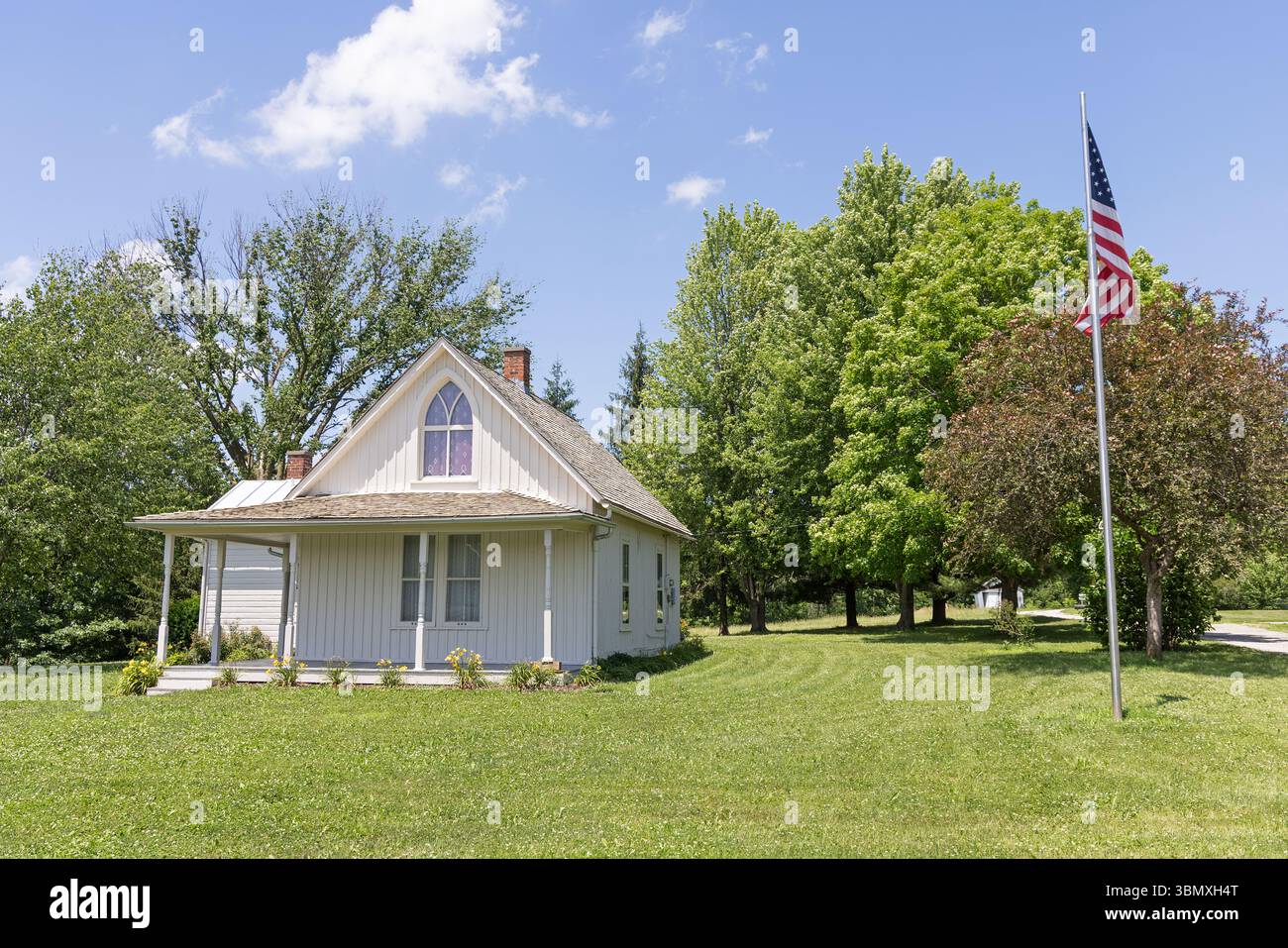The American Gothic House was featured in the Grant Wood painting ...
