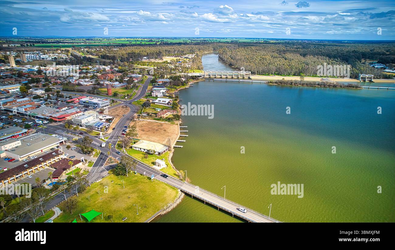 Over Lake Mulwala and the weir bridge looking to Murray River Stock ...