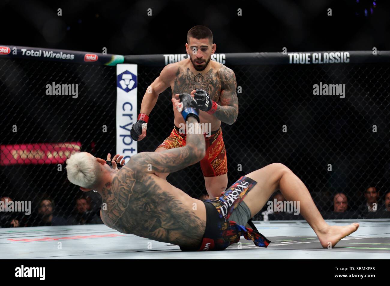 June 28, 2025, Las Vegas, Nevada, USA: Ilia Topuria and Charles Oliveira fight in the 5-round ...