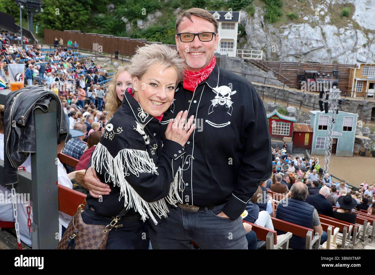 Stefan Burmeister, Tanja Schumann Ehepaar Schauspielerin zu Gast bei der Premiere deer Karl May ...
