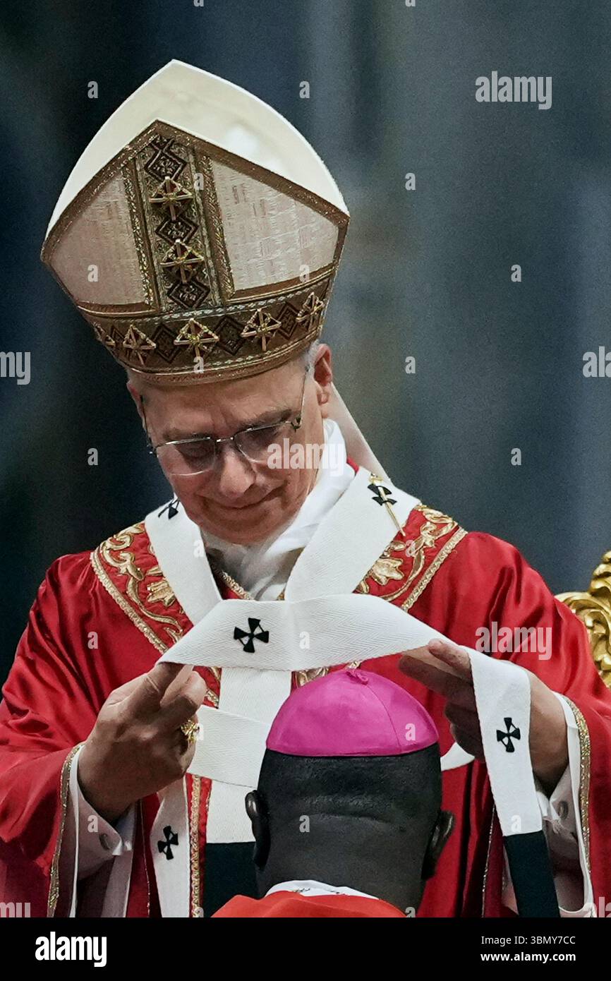 Pope Leo XIV confers the pallium on a newly appointed metropolitan ...